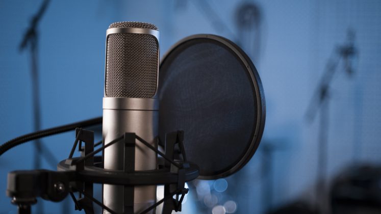 Dynamic vs. Condenser Microphones: A Deep Dive into Microphone Types